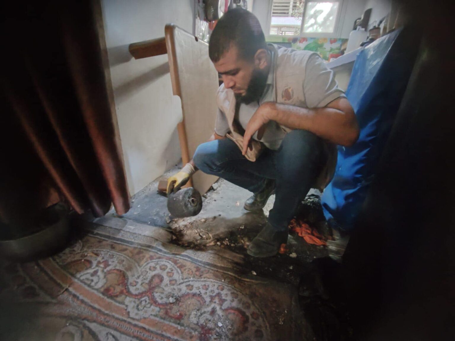 Differential identification of M825 WP and M150 HC smoke artillery ...